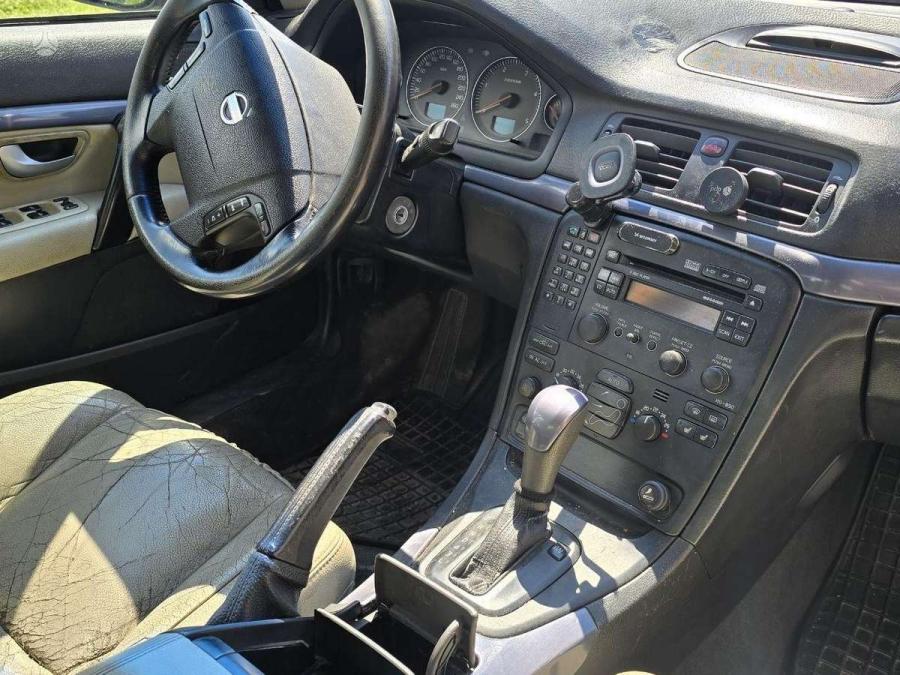 Volvo S80 2005 in Vilnius, with an engine capacity of 2.40 L and mileage of 400 thousand km for 1200 €, photo 18 on AUTOMOTO.COM.LV