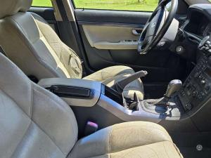 Volvo S80 2005 in Vilnius, with an engine capacity of 2.40 L and mileage of 400 thousand km for 1200 €, photo 22 on AUTOMOTO.COM.LV