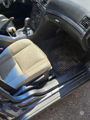 Volvo S80 2005 in Vilnius, with an engine capacity of 2.40 L and mileage of 400 thousand km for 1200 €, photo 23 on AUTOMOTO.COM.LV