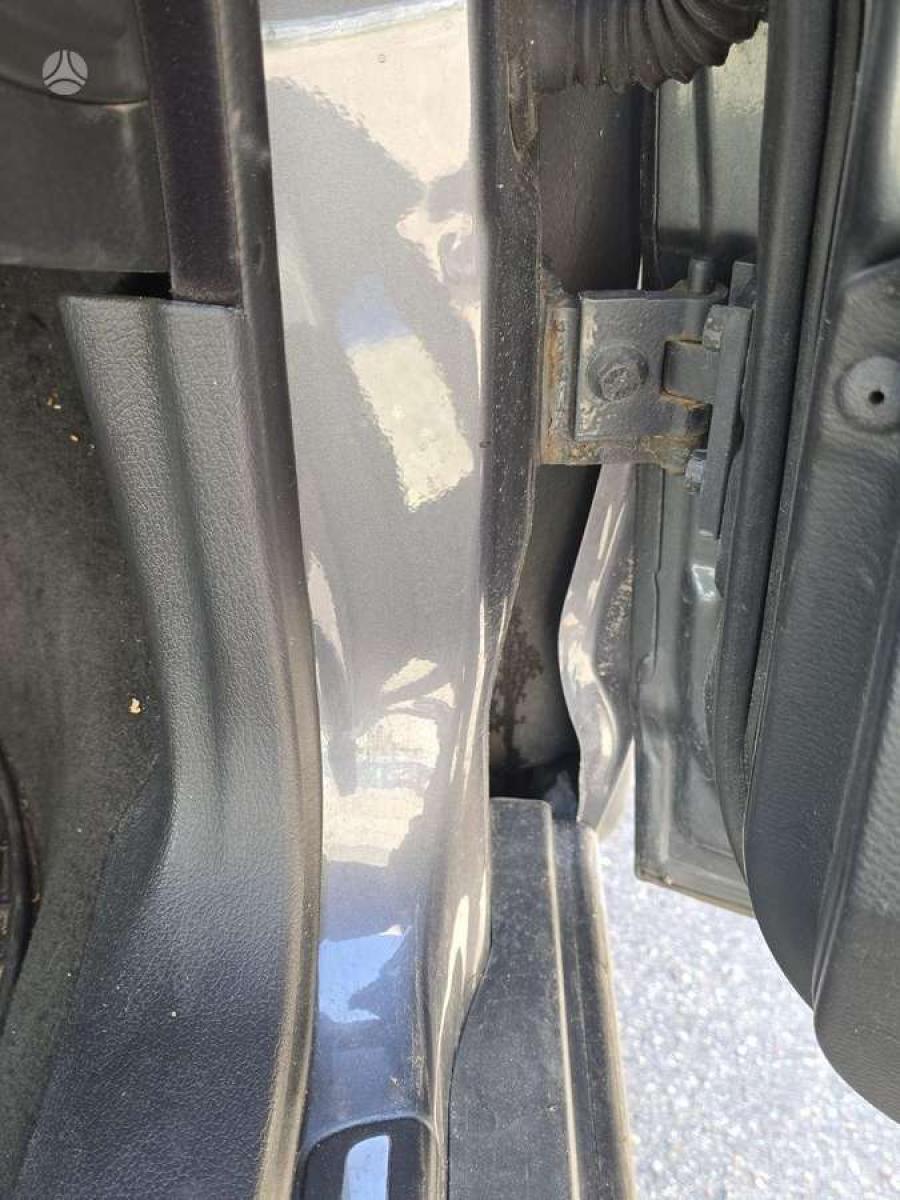 Volvo S80 2005 in Vilnius, with an engine capacity of 2.40 L and mileage of 400 thousand km for 1200 €, photo 28 on AUTOMOTO.COM.LV