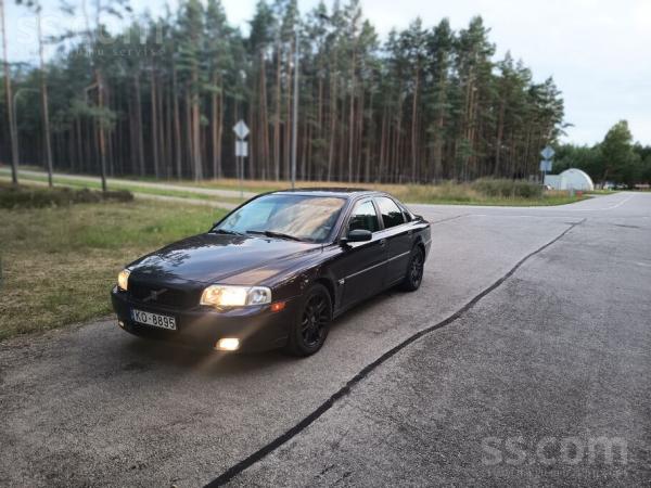 Volvo S80 2005 Rīga, ar dzinēja tilpumu 2.40 L un nobraukumu 357 tūkst. km par 1300 €, foto 1 vietnē AUTOMOTO.COM.LV