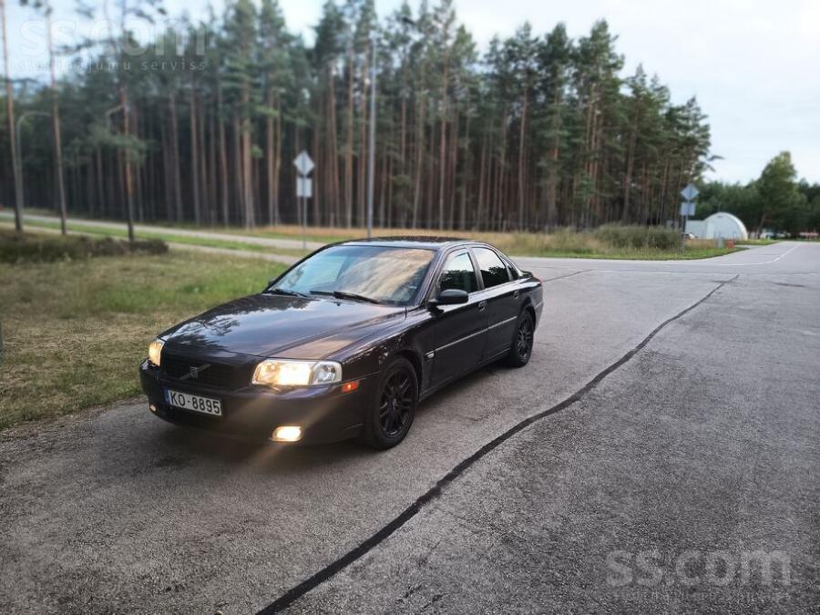 Volvo S80 2005 in Riga, with an engine capacity of 2.40 L and mileage of 357 thousand km for 1300 €, photo 1 on AUTOMOTO.COM.LV