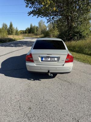 Volvo S80 2005 in Tallinn, with an engine capacity of 2.40 L and mileage of 295 thousand km for 2350 €, photo 9 on AUTOMOTO.COM.LV