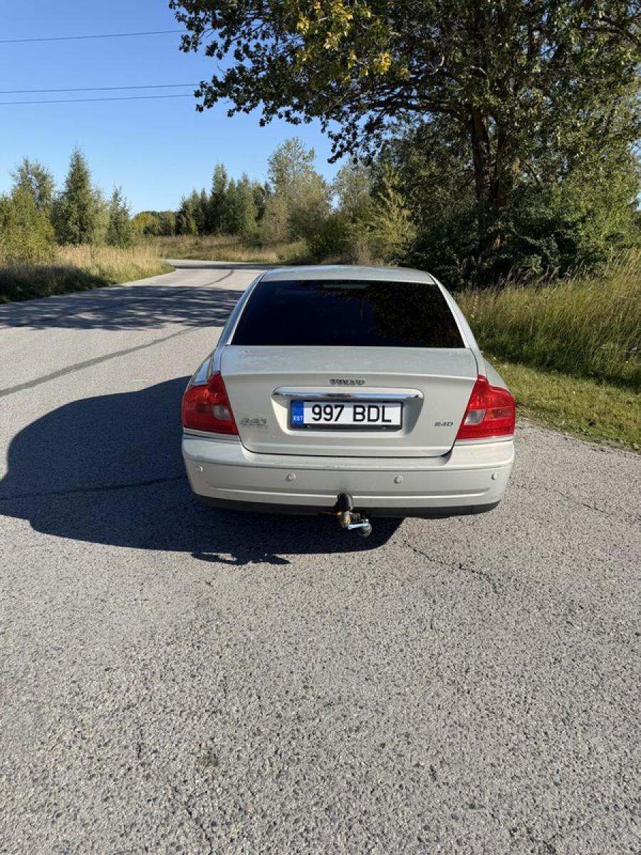Volvo S80 2005 in Tallinn, with an engine capacity of 2.40 L and mileage of 295 thousand km for 2350 €, photo 9 on AUTOMOTO.COM.LV