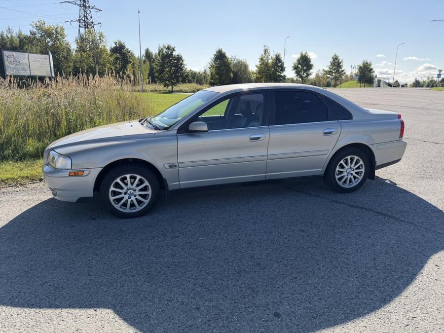 Volvo S80 2005 in Tallinn, with an engine capacity of 2.40 L and mileage of 295 thousand km for 2350 €, photo 11 on AUTOMOTO.COM.LV