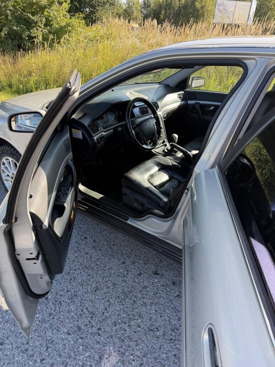 Volvo S80 2005 Tallina, ar dzinēja tilpumu 2.40 L un nobraukumu 295 tūkst. km par 2350 €, foto 13 vietnē AUTOMOTO.COM.LV