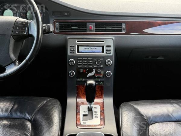 Volvo S80 2006 in Riga, with an engine capacity of 2.40 L and mileage of 372 thousand km for 2200 €, photo 9 on AUTOMOTO.COM.LV