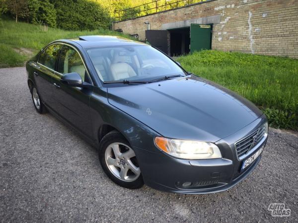 Volvo S80 2006 in Vilnius, with an engine capacity of 2.40 L and mileage of 290 thousand km for 2300 €, photo 1 on AUTOMOTO.COM.LV