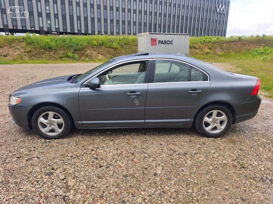 Volvo S80 2006 in Vilnius, with an engine capacity of 2.40 L and mileage of 295 thousand km for 2000 €, photo 8 on AUTOMOTO.COM.LV
