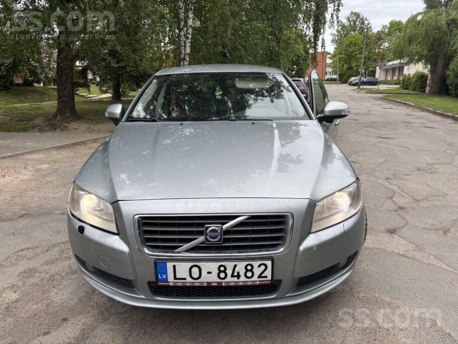 Volvo S80 2006 Bauska, ar dzinēja tilpumu 2.40 L un nobraukumu 300 tūkst. km par 1900 €, foto 1 vietnē AUTOMOTO.COM.LV