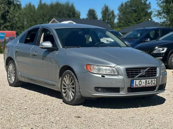 Volvo S80 2006 Jelgava, ar dzinēja tilpumu 2.40 L un nobraukumu 271 tūkst. km par 2300 €, foto 3 vietnē AUTOMOTO.COM.LV