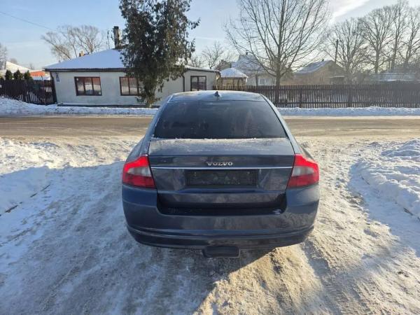Volvo S80 2006 in Ventspils, with an engine capacity of 2.40 L and mileage of 404 thousand km for 2950 €, photo 5 on AUTOMOTO.COM.LV