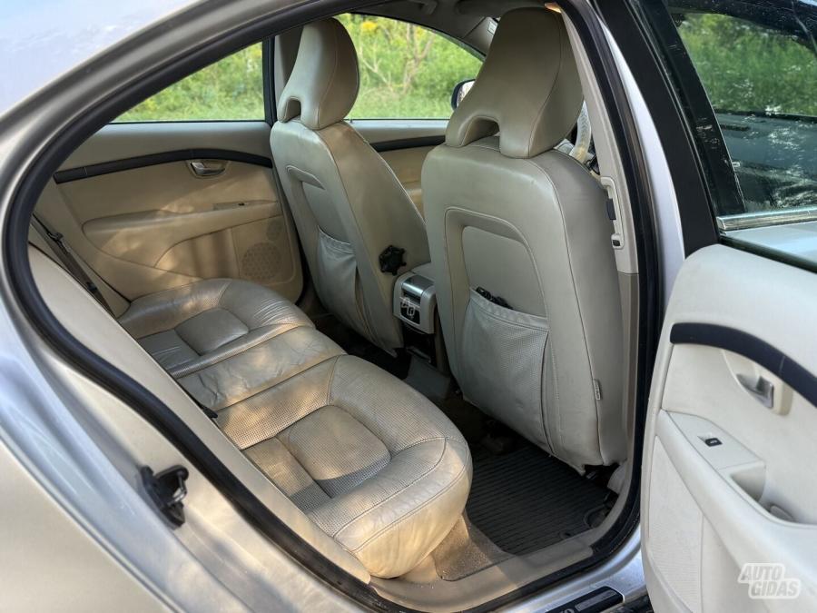 Volvo S80 2006 in Vilnius, with an engine capacity of 2.40 L and mileage of 336 thousand km for 2900 €, photo 13 on AUTOMOTO.COM.LV