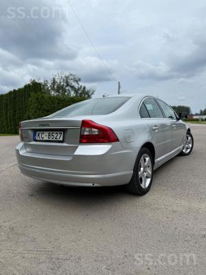 Volvo S80 2007 in Riga, with an engine capacity of 2.40 L and mileage of 302 thousand km for 3500 €, photo 4 on AUTOMOTO.COM.LV