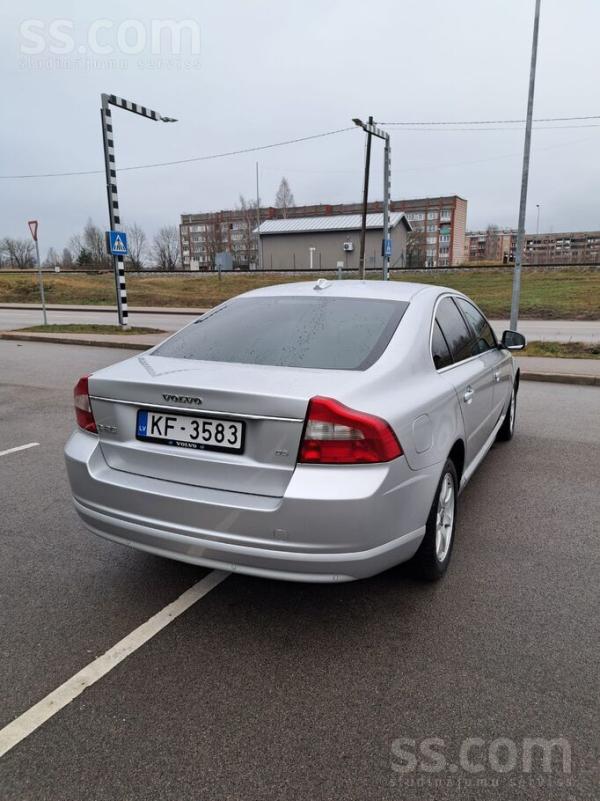 Volvo S80 2007 in Daugavpils, with an engine capacity of 2.40 L and mileage of 342 thousand km for 4500 €, photo 4 on AUTOMOTO.COM.LV