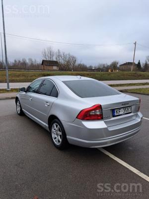 Volvo S80 2007 Daugavpils, ar dzinēja tilpumu 2.40 L un nobraukumu 342 tūkst. km par 4500 €, foto 5 vietnē AUTOMOTO.COM.LV