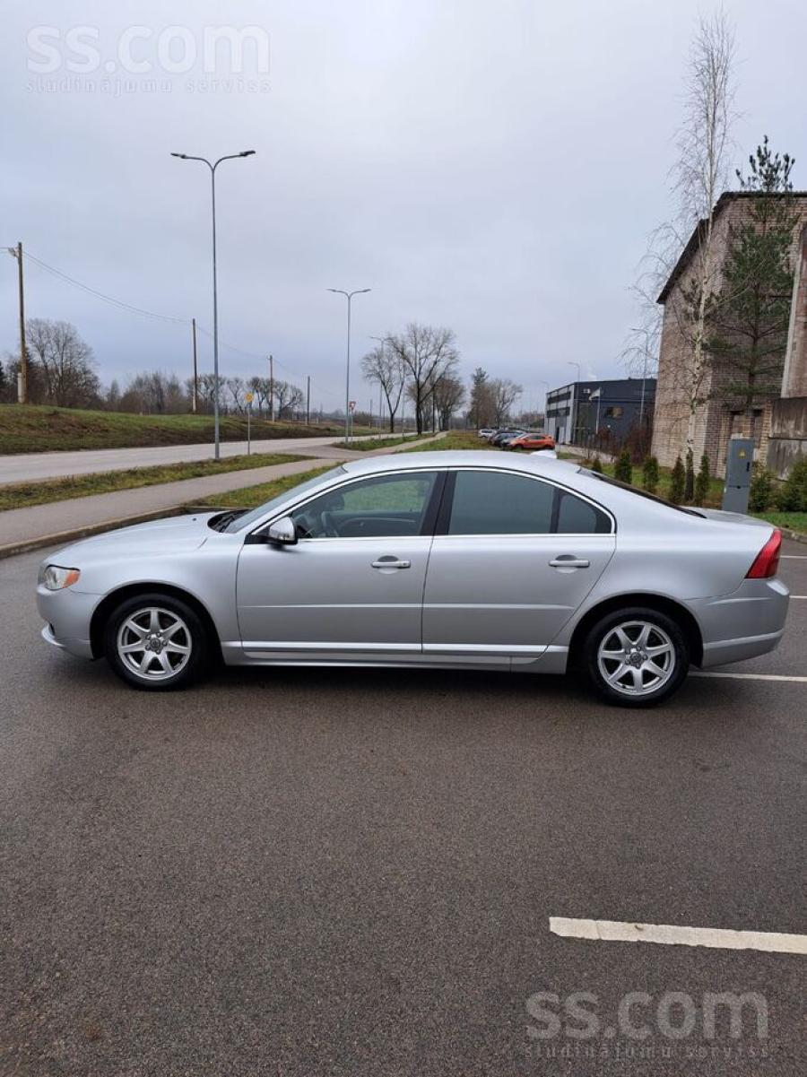 Volvo S80 2007 in Daugavpils, with an engine capacity of 2.40 L and mileage of 342 thousand km for 4450 €, photo 6 on AUTOMOTO.COM.LV