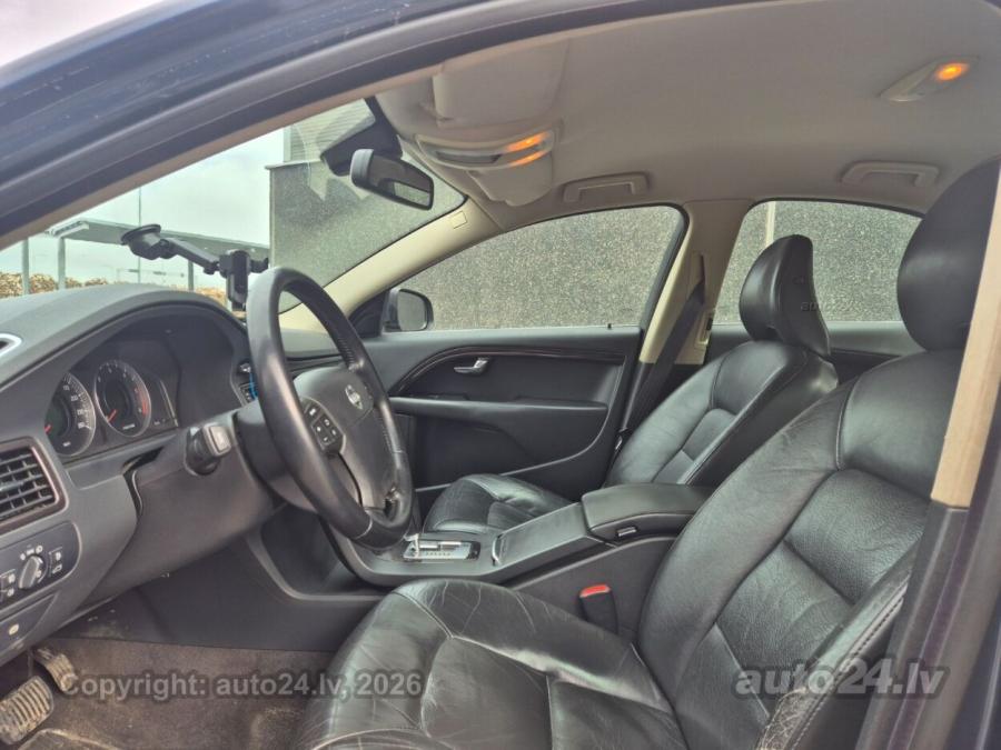 Volvo S80 2007 in Parnu, with an engine capacity of 2.40 L and mileage of 368 thousand km for 2999 €, photo 8 on AUTOMOTO.COM.LV
