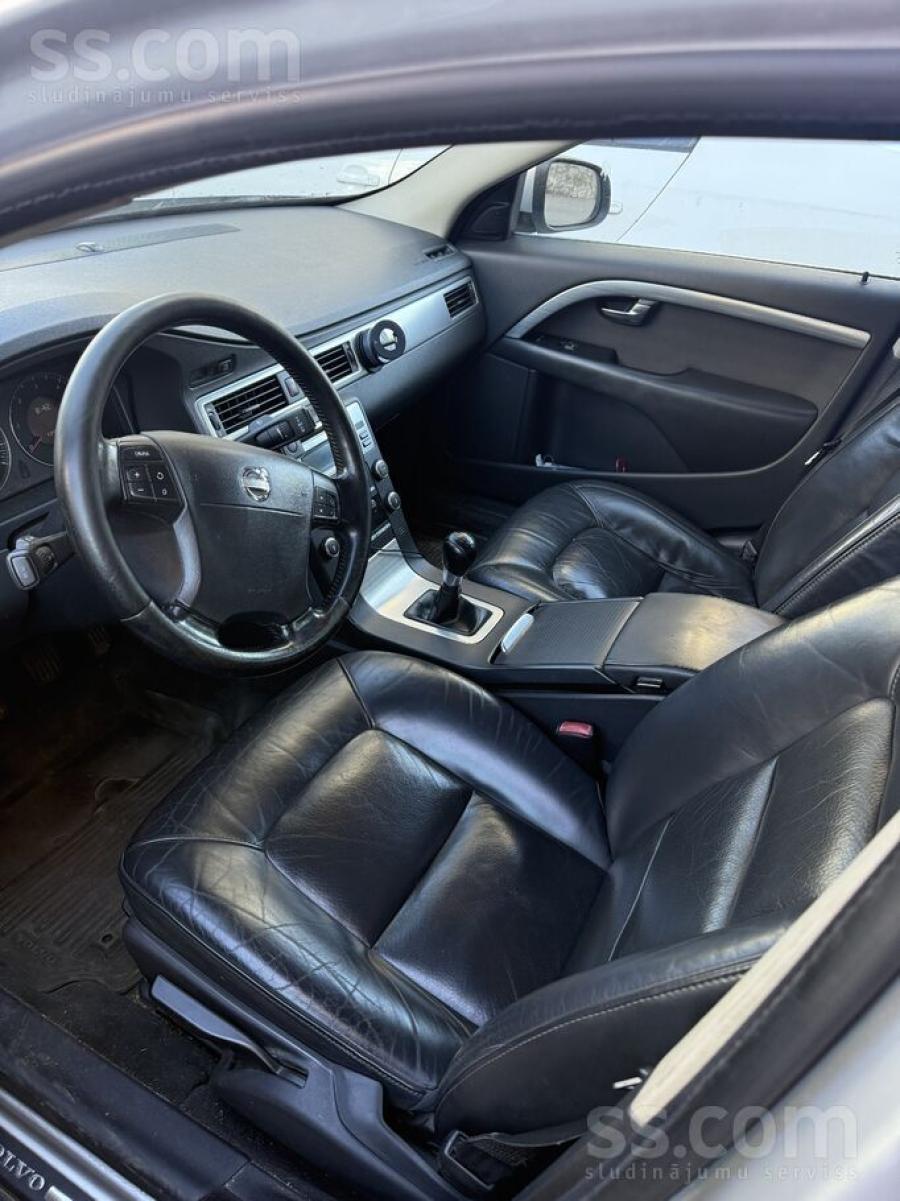 Volvo S80 2007 in Riga, with an engine capacity of 2.40 L and mileage of 278 thousand km for 3100 €, photo 7 on AUTOMOTO.COM.LV