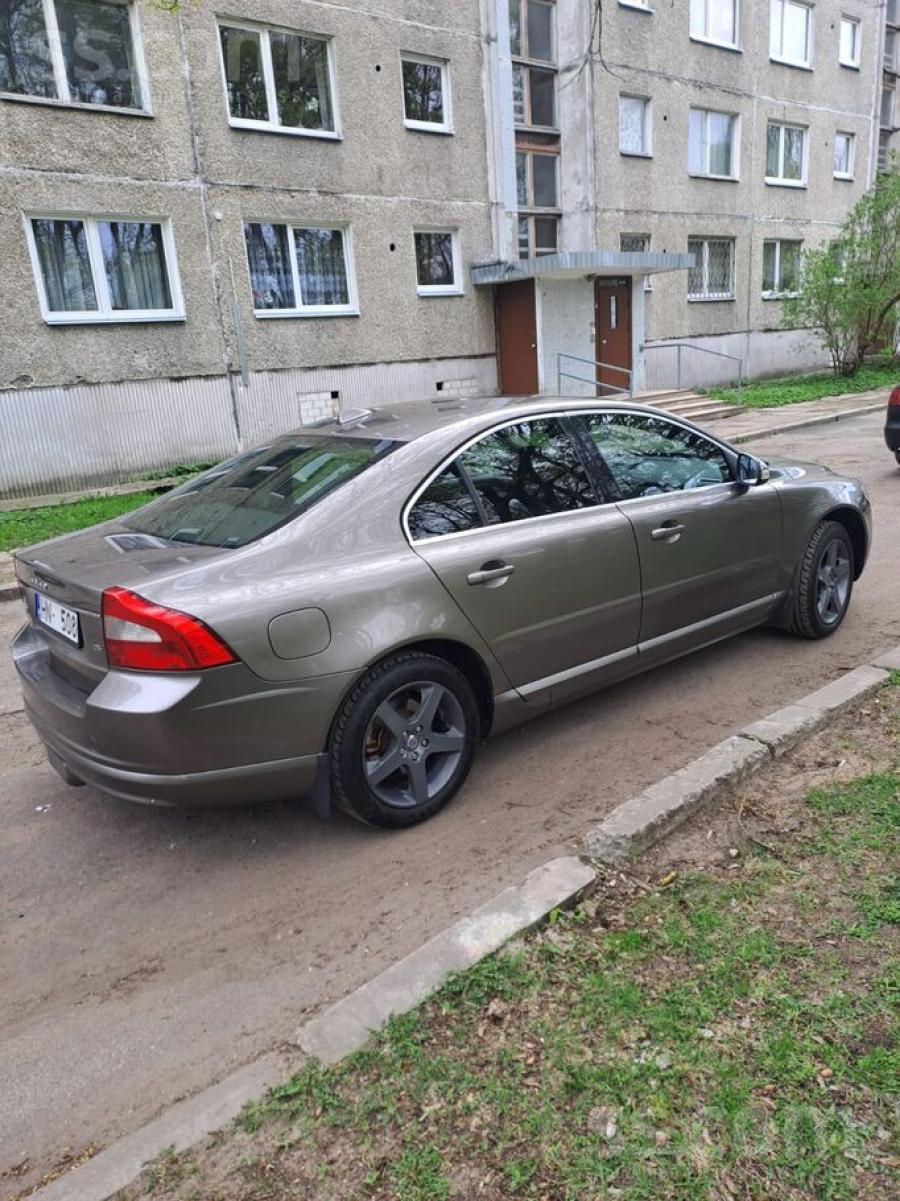 Volvo S80 2007 in Riga, with an engine capacity of 2.40 L and mileage of 334 thousand km for 3500 €, photo 4 on AUTOMOTO.COM.LV