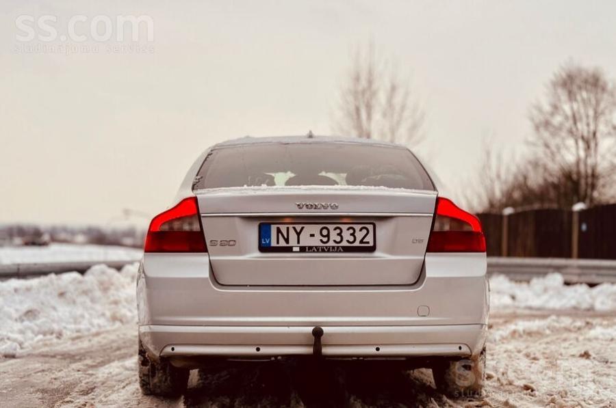 Volvo S80 2007 Rīga, ar dzinēja tilpumu 2.40 L un nobraukumu 420 tūkst. km par 3200 €, foto 4 vietnē AUTOMOTO.COM.LV