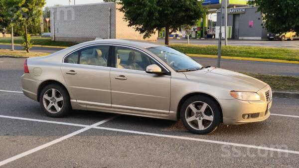Volvo S80 2007 in Riga, with an engine capacity of 2.40 L and mileage of 399 thousand km for 2700 €, photo 5 on AUTOMOTO.COM.LV