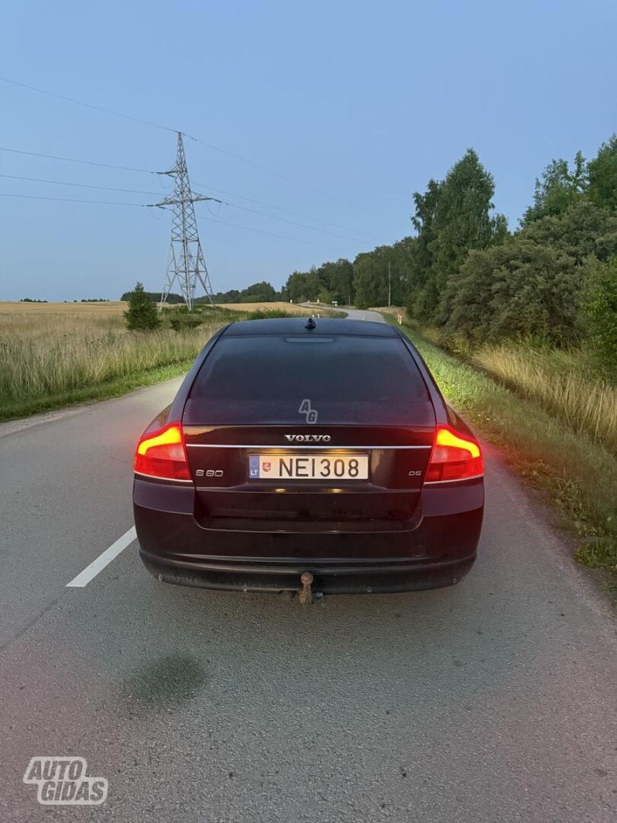 Volvo S80 2007 in Vilnius, with an engine capacity of 2.40 L and mileage of 350 thousand km for 4000 €, photo 5 on AUTOMOTO.COM.LV