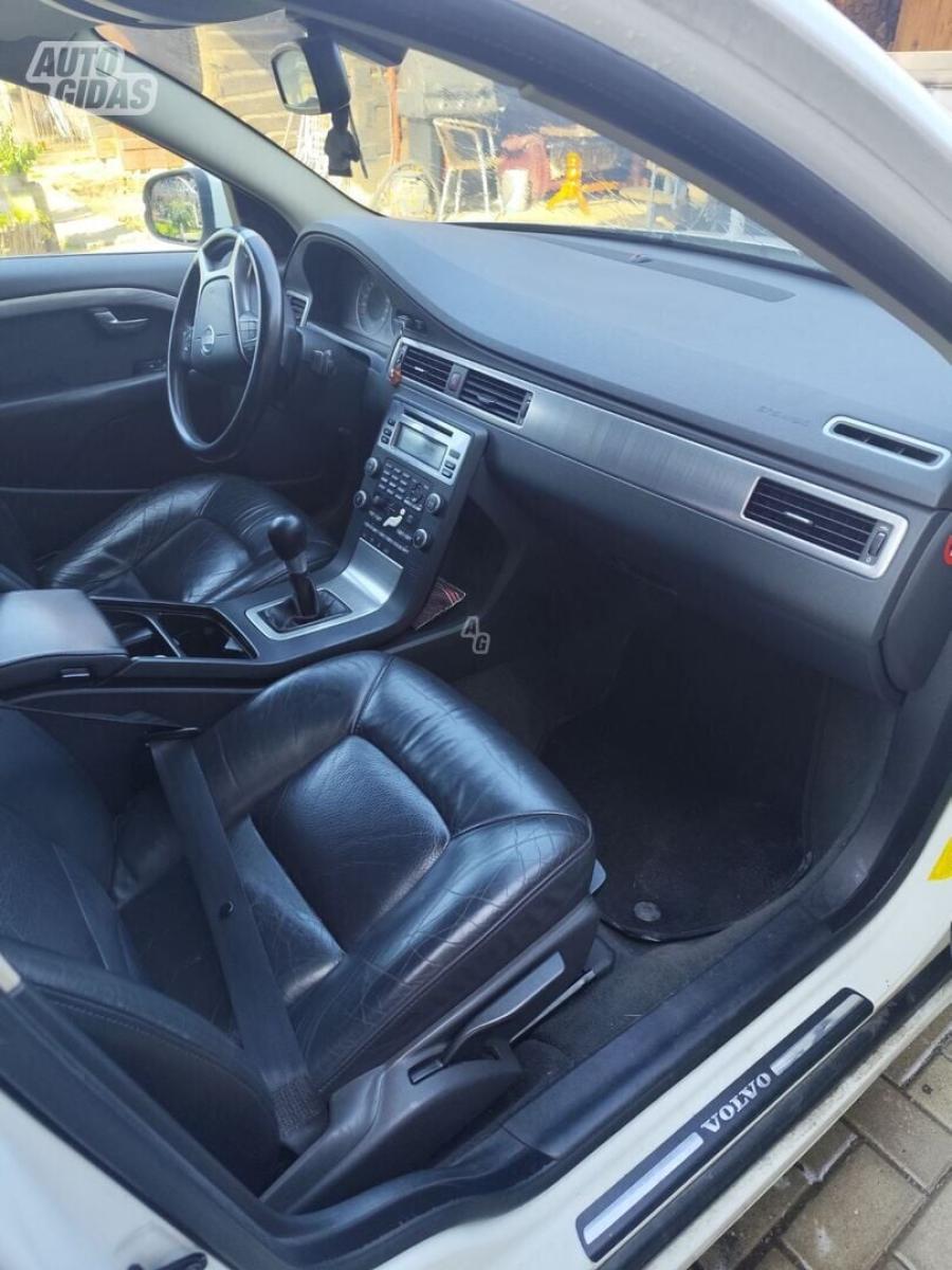 Volvo S80 2007 in Prienai, with an engine capacity of 2.50 L and mileage of 400 thousand km for 2100 €, photo 8 on AUTOMOTO.COM.LV