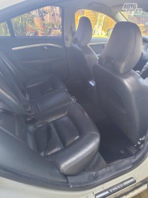 Volvo S80 2007 in Prienai, with an engine capacity of 2.50 L and mileage of 400 thousand km for 2100 €, photo 9 on AUTOMOTO.COM.LV