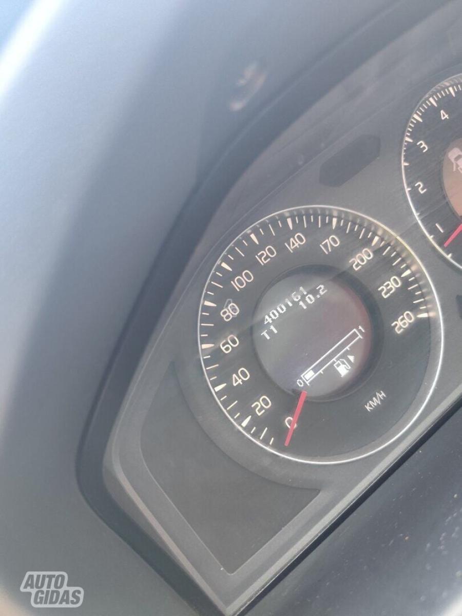 Volvo S80 2007 in Prienai, with an engine capacity of 2.50 L and mileage of 400 thousand km for 2100 €, photo 12 on AUTOMOTO.COM.LV