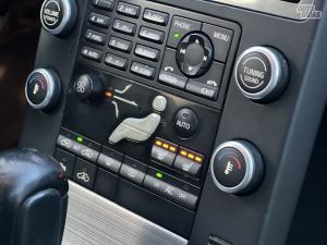 Volvo S80 2007 in Vilnius, with an engine capacity of 2.40 L and mileage of 350 thousand km for 2850 €, photo 16 on AUTOMOTO.COM.LV