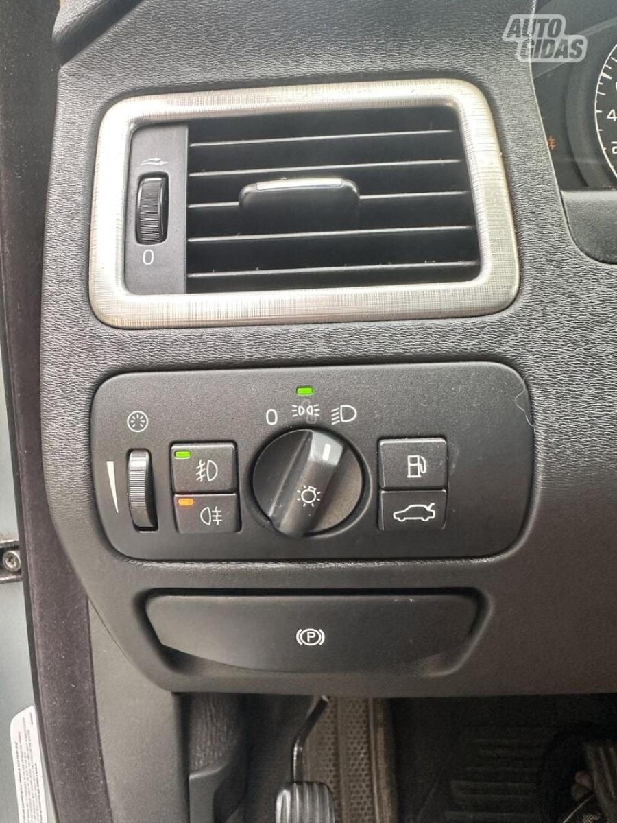 Volvo S80 2007 in Kaunas, with an engine capacity of 2.40 L and mileage of 321 thousand km for 3600 €, photo 17 on AUTOMOTO.COM.LV