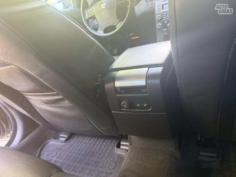 Volvo S80 2007 Viļņa, ar dzinēja tilpumu 2.40 L un nobraukumu 280 tūkst. km par 3450 €, foto 22 vietnē AUTOMOTO.COM.LV