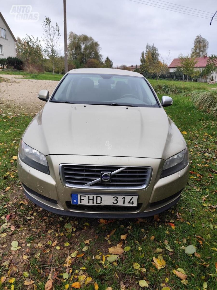 Volvo S80 2007 in Siauliai, with an engine capacity of 2.40 L and mileage of 350 thousand km for 999 €, photo 1 on AUTOMOTO.COM.LV