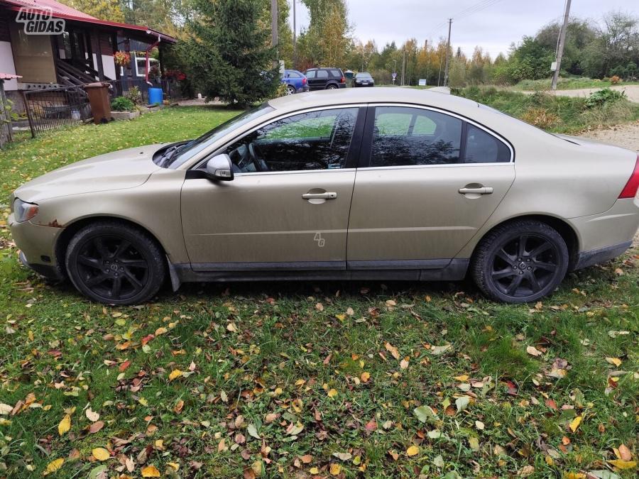 Volvo S80 2007 in Siauliai, with an engine capacity of 2.40 L and mileage of 350 thousand km for 999 €, photo 4 on AUTOMOTO.COM.LV