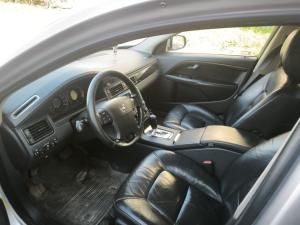 Volvo S80 2008 in Telschi, with an engine capacity of 2.40 L and mileage of 400 thousand km for 1800 €, photo 9 on AUTOMOTO.COM.LV
