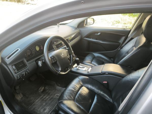 Volvo S80 2008 in Telschi, with an engine capacity of 2.40 L and mileage of 400 thousand km for 1600 €, photo 8 on AUTOMOTO.COM.LV