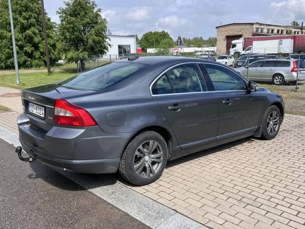 Volvo S80 2008 in Riga, with an engine capacity of 2.40 L and mileage of 275 thousand km for 4550 €, photo 4 on AUTOMOTO.COM.LV