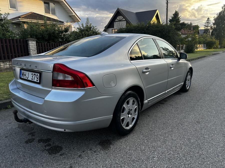 Volvo S80 2008 in Vilnius, with an engine capacity of 2.40 L and mileage of 270 thousand km for 3500 €, photo 6 on AUTOMOTO.COM.LV