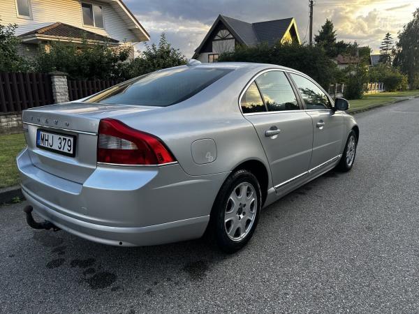 Volvo S80 2008 in Vilnius, with an engine capacity of 2.40 L and mileage of 270 thousand km for 3500 €, photo 5 on AUTOMOTO.COM.LV