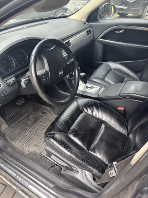 Volvo S80 2008 Rapla, ar dzinēja tilpumu 2.40 L un nobraukumu 393 tūkst. km par 4900 €, foto 5 vietnē AUTOMOTO.COM.LV