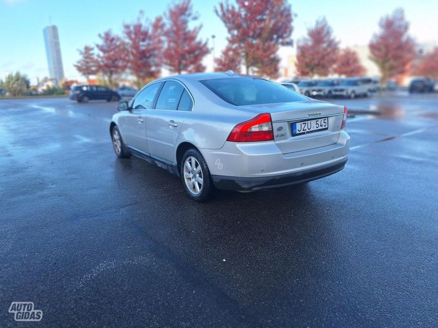 Volvo S80 2008 in Klaipeda, with an engine capacity of 2.40 L and mileage of 0 thousand km for 1400 €, photo 7 on AUTOMOTO.COM.LV