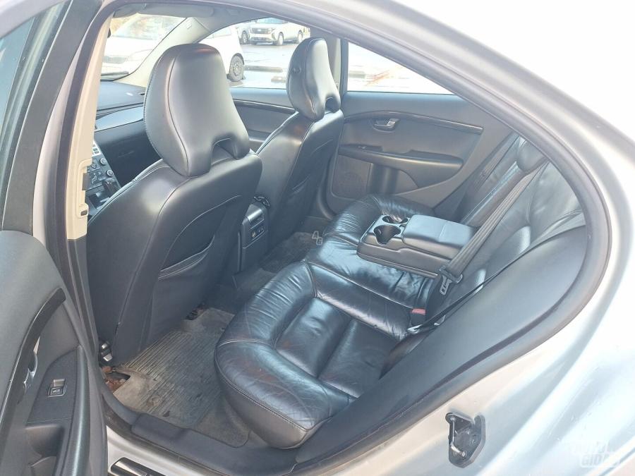 Volvo S80 2008 in Klaipeda, with an engine capacity of 2.40 L and mileage of 0 thousand km for 1400 €, photo 9 on AUTOMOTO.COM.LV