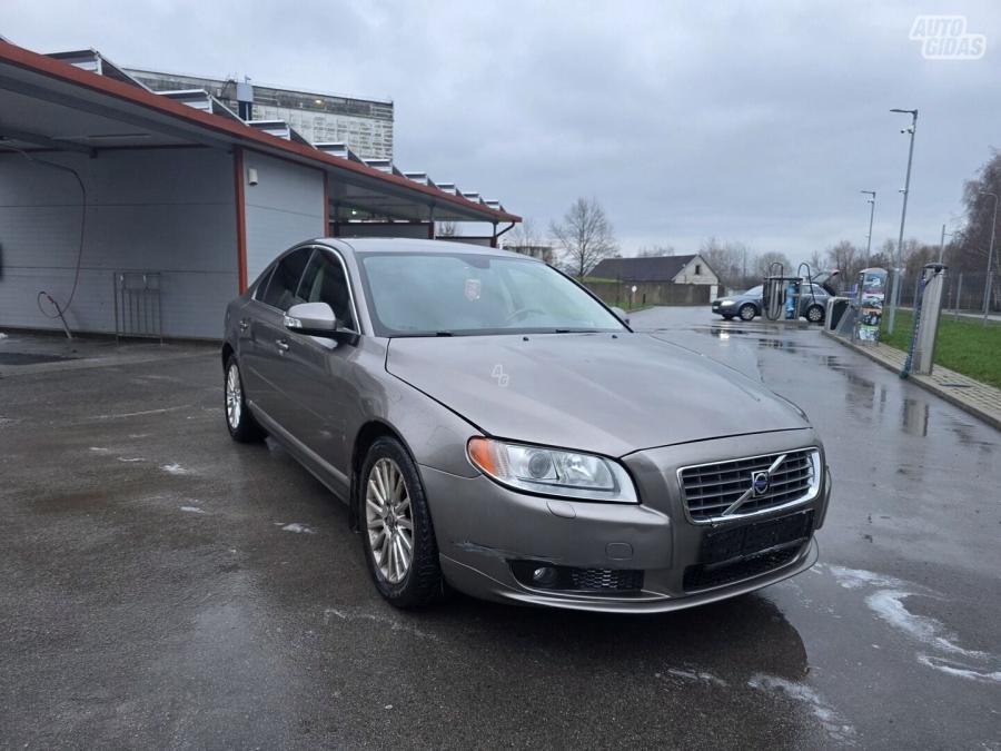 Volvo S80 2009 Kretinga, ar dzinēja tilpumu 2.40 L un nobraukumu 295 tūkst. km par 5600 €, foto 1 vietnē AUTOMOTO.COM.LV