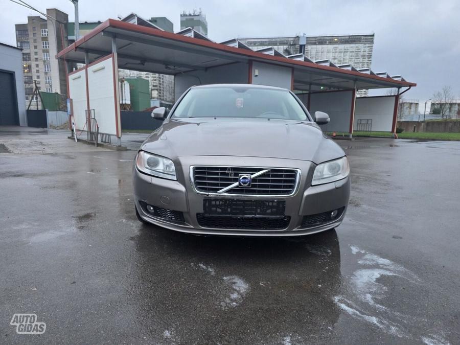 Volvo S80 2009 in Kretinga, with an engine capacity of 2.40 L and mileage of 285 thousand km for 2200 €, photo 1 on AUTOMOTO.COM.LV