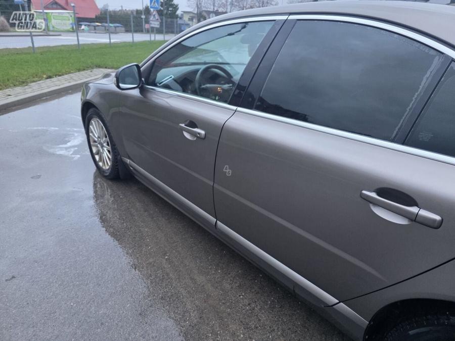 Volvo S80 2009 in Kretinga, with an engine capacity of 2.40 L and mileage of 285 thousand km for 2200 €, photo 8 on AUTOMOTO.COM.LV