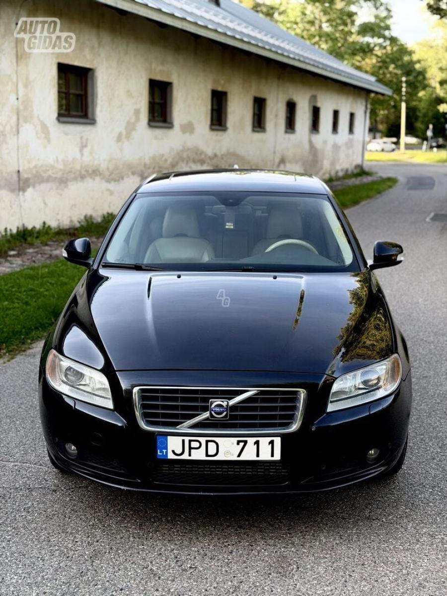 Volvo S80 2009 in Vilnius, with an engine capacity of 2.40 L and mileage of 295 thousand km for 2200 €, photo 3 on AUTOMOTO.COM.LV
