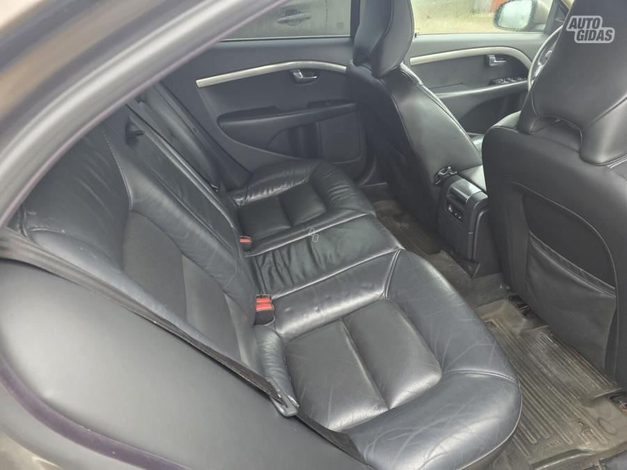 Volvo S80 2009 in Kretinga, with an engine capacity of 2.40 L and mileage of 275 thousand km for 1700 €, photo 9 on AUTOMOTO.COM.LV