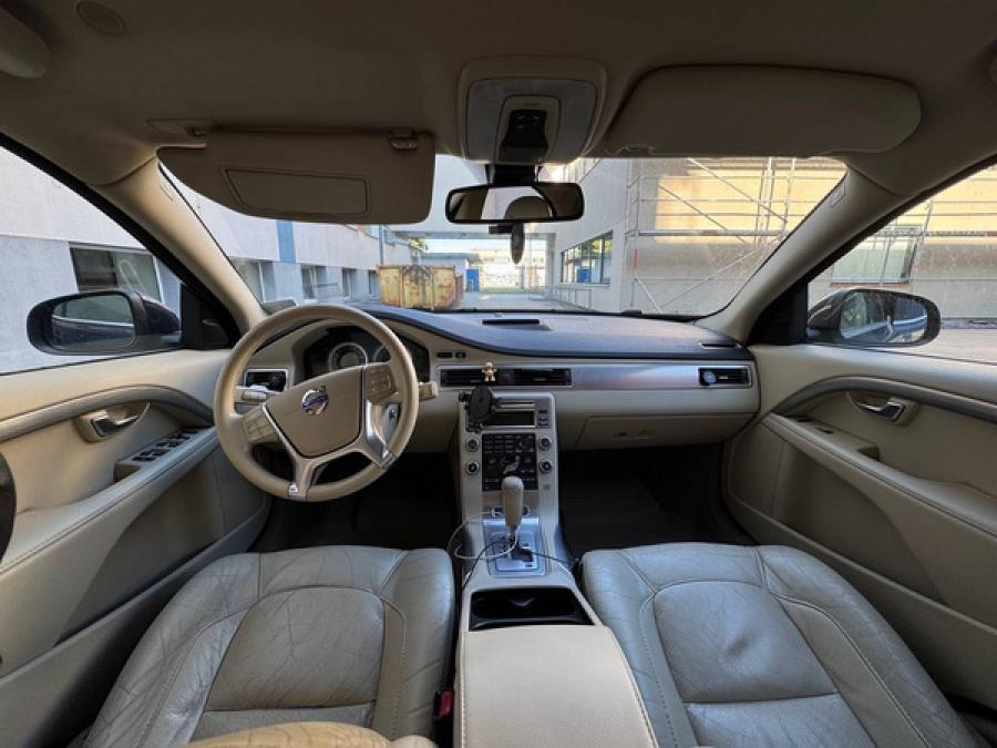 Volvo S80 2010 in Tallinn, with an engine capacity of 2.50 L and mileage of 343 thousand km for 3850 €, photo 16 on AUTOMOTO.COM.LV