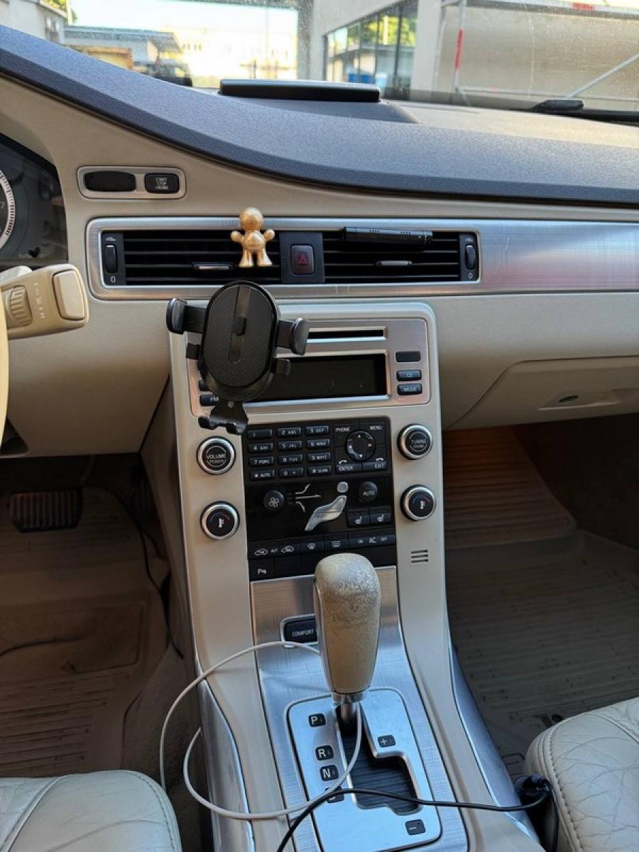 Volvo S80 2010 in Tallinn, with an engine capacity of 2.50 L and mileage of 343 thousand km for 3850 €, photo 25 on AUTOMOTO.COM.LV